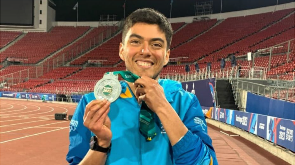 Christopher Romero, estudiante de Ingeniería Comercial y triatleta de ...